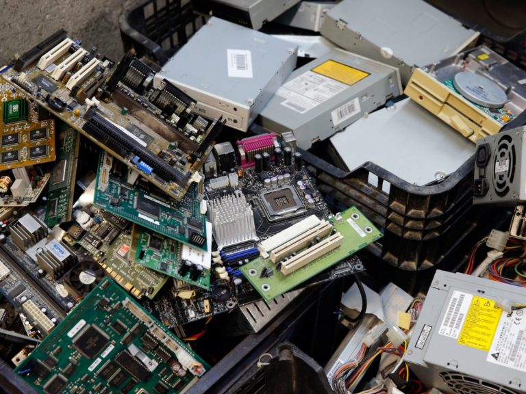 The Dangers of E-Waste for the Planet’s Health and Ours